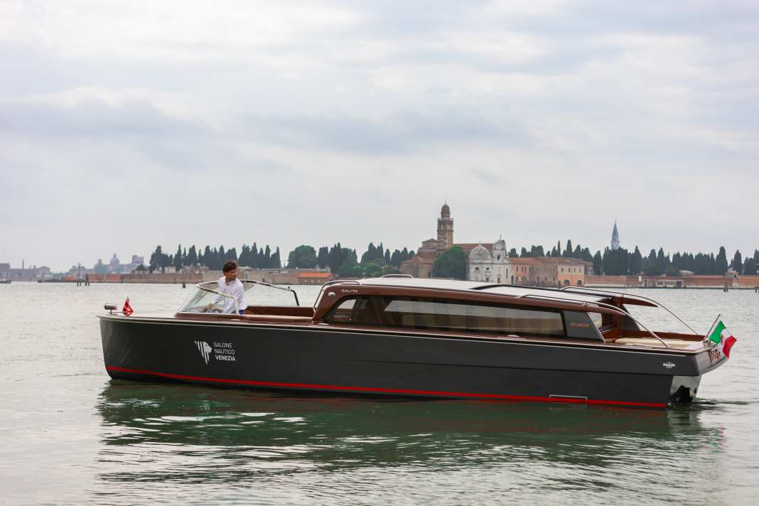 Electric water taxi receives Compasso d'Oro award | BOOTE