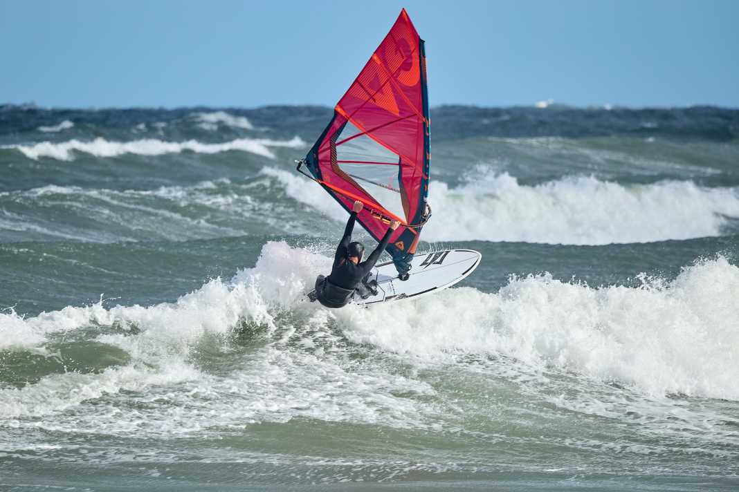 Waveboards 2025: Easy gliding wonders! The Naish Global Quad 75 in the ...