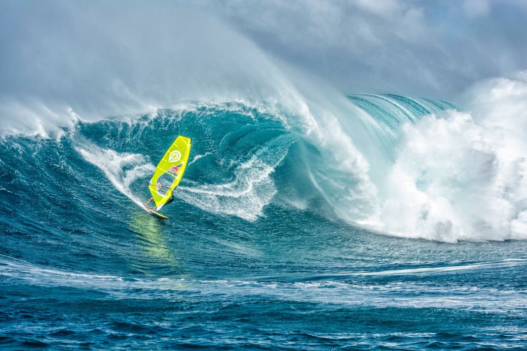 Pe'ahi awakens: The best pictures from the Big Day in Jaws | SURF