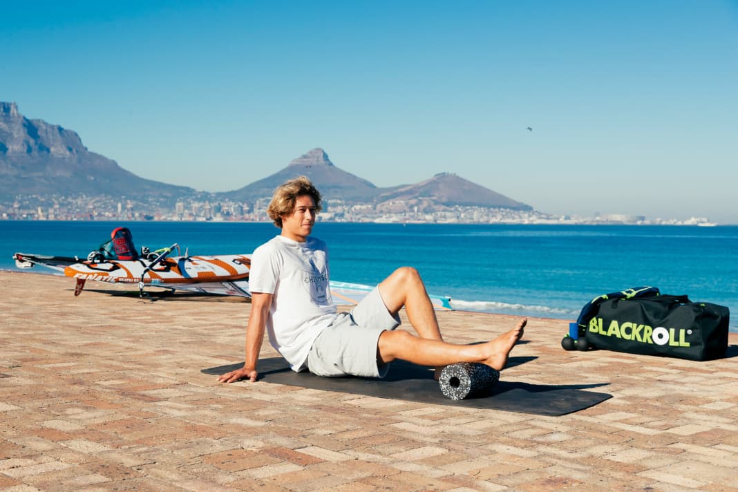 Training with the Blackroll: The best exercises for knees and legs | SURF