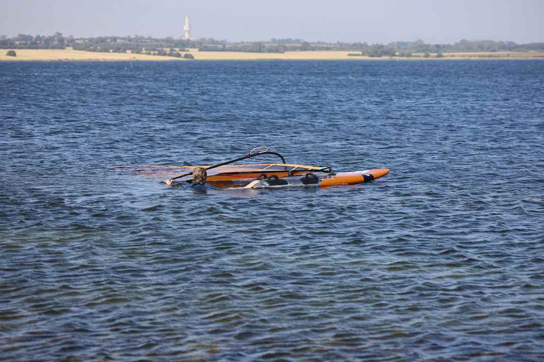 Riding technique: How to align your sail and board for the water start ...