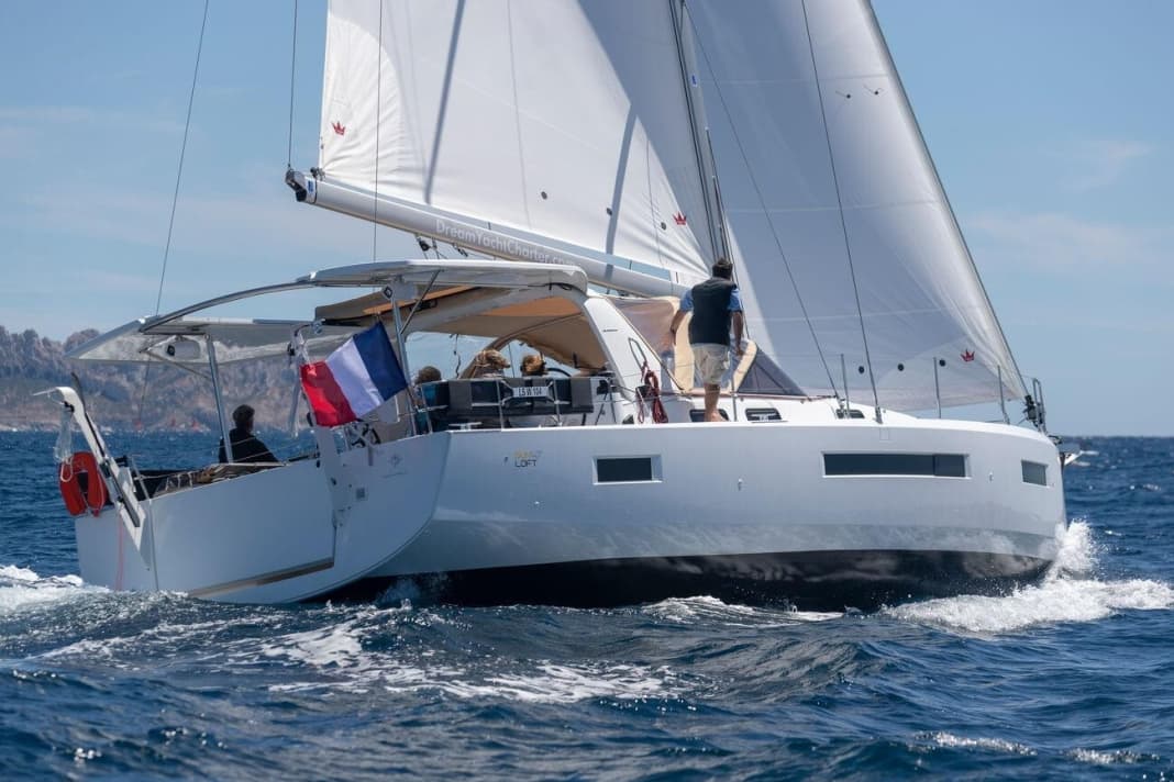 Test: Jeanneau's youth cutter: Sun Loft 47 | YACHT