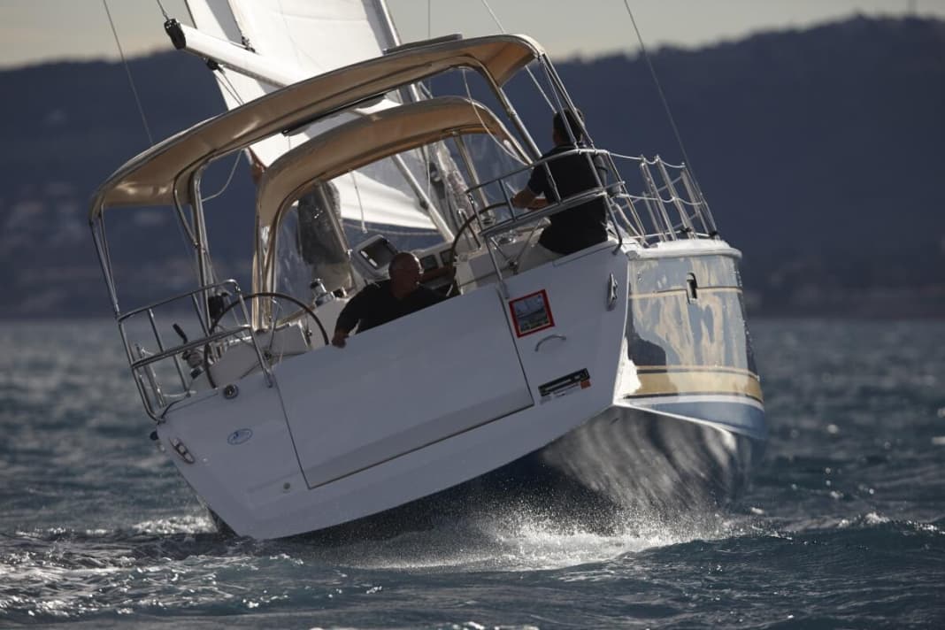 Hunter 37: Competition with Europe's large series | YACHT