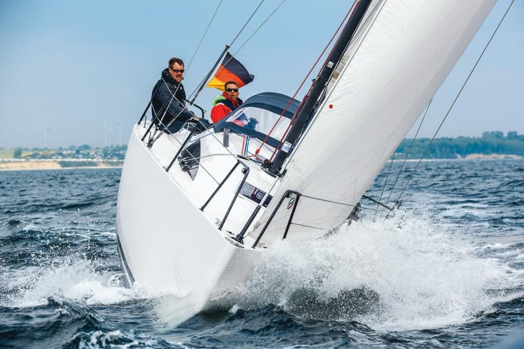 Comet 31S: A comet without a flare tail | YACHT