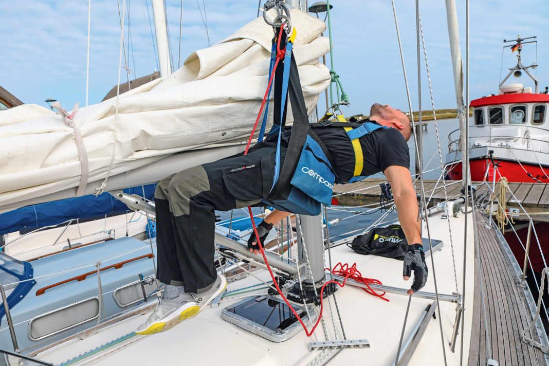 Climbing exercise on board: Down the mast - 14 tips for staying on board | YACHT
