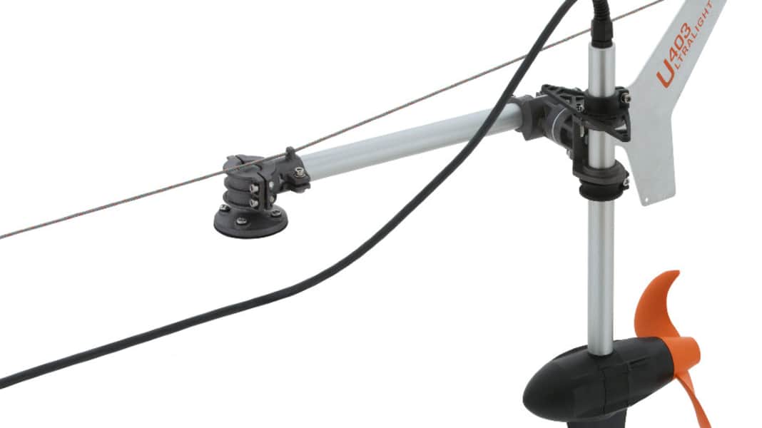 Electric outboard: Torqeedo Ultralight 403 C - low weight, long range ...