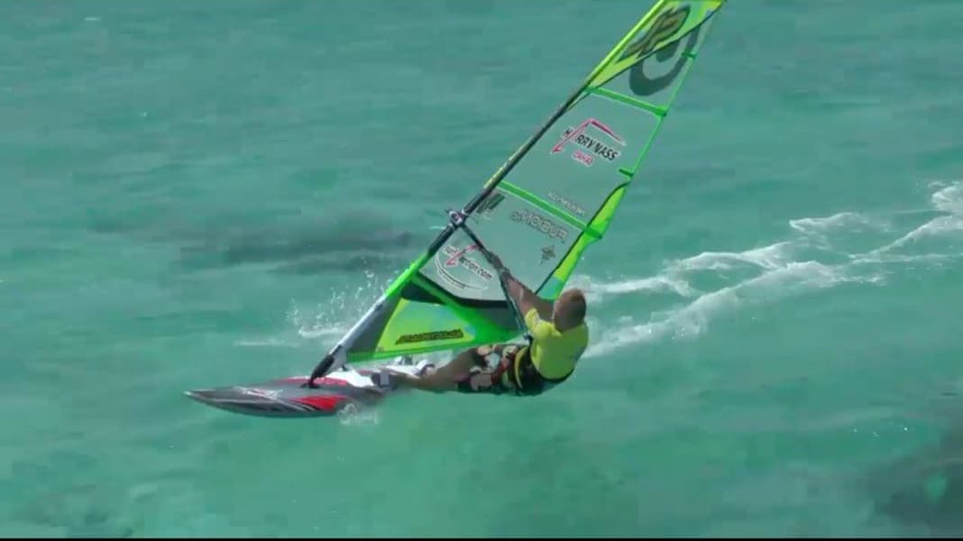 Video: Windsurfing tutorial - speed riding/riding position | SURF