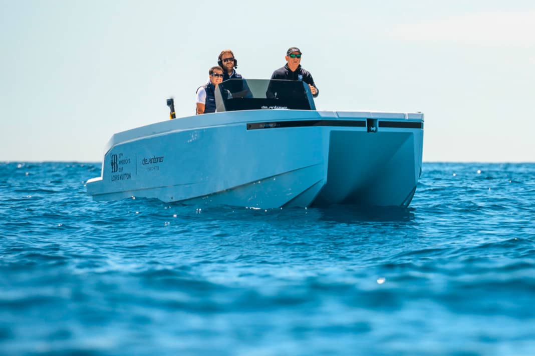 De Antonio Yachts E23: Werft präsentiert erstes Modell mit E-Antrieb ...