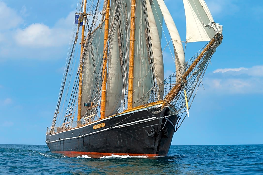 Dreimast-Toppsegelschoner: „Albatros“ – pures Segeln seit 80 Jahren | YACHT