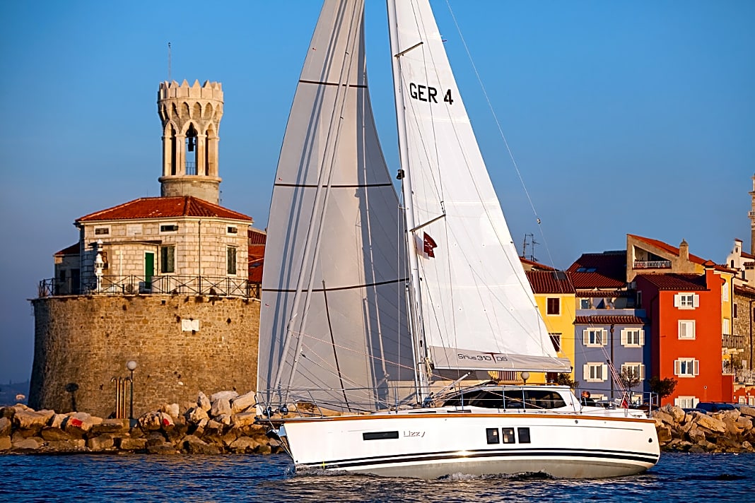 Sirius 310 DS: Aussichtsreich mit Decksalon | YACHT