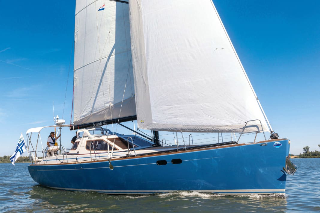 Scandi 42: Agile Deckssalon-Blauwasseryacht aus Finnland im Test | YACHT
