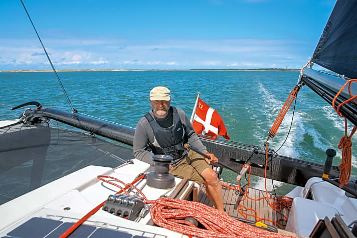 „Black Marlin“: schneller Trimaran für Touren und Silverrudder | YACHT