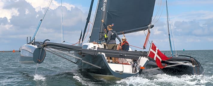 „Black Marlin“: schneller Trimaran für Touren und Silverrudder | YACHT