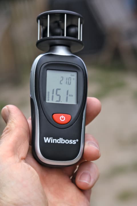 Ausprobiert: Windmesser von Windboss und Weather Flow | SURF