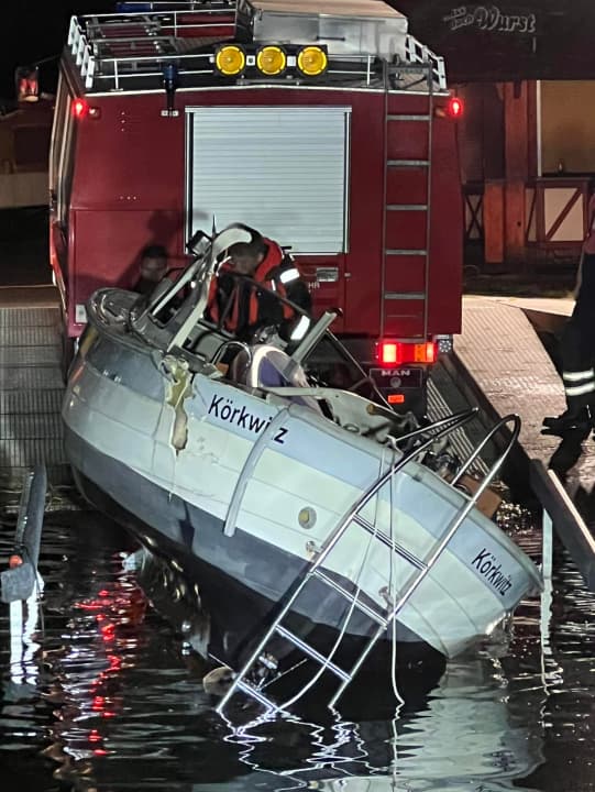 Ribnitz-Damgarten: Eine Tote und acht Verletzte bei Sportboot-Unfall ...