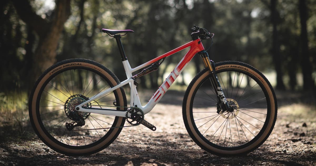 BMC Fourstroke 01: Neues Cross-Country-Racebike mit Raffinessen | BIKE