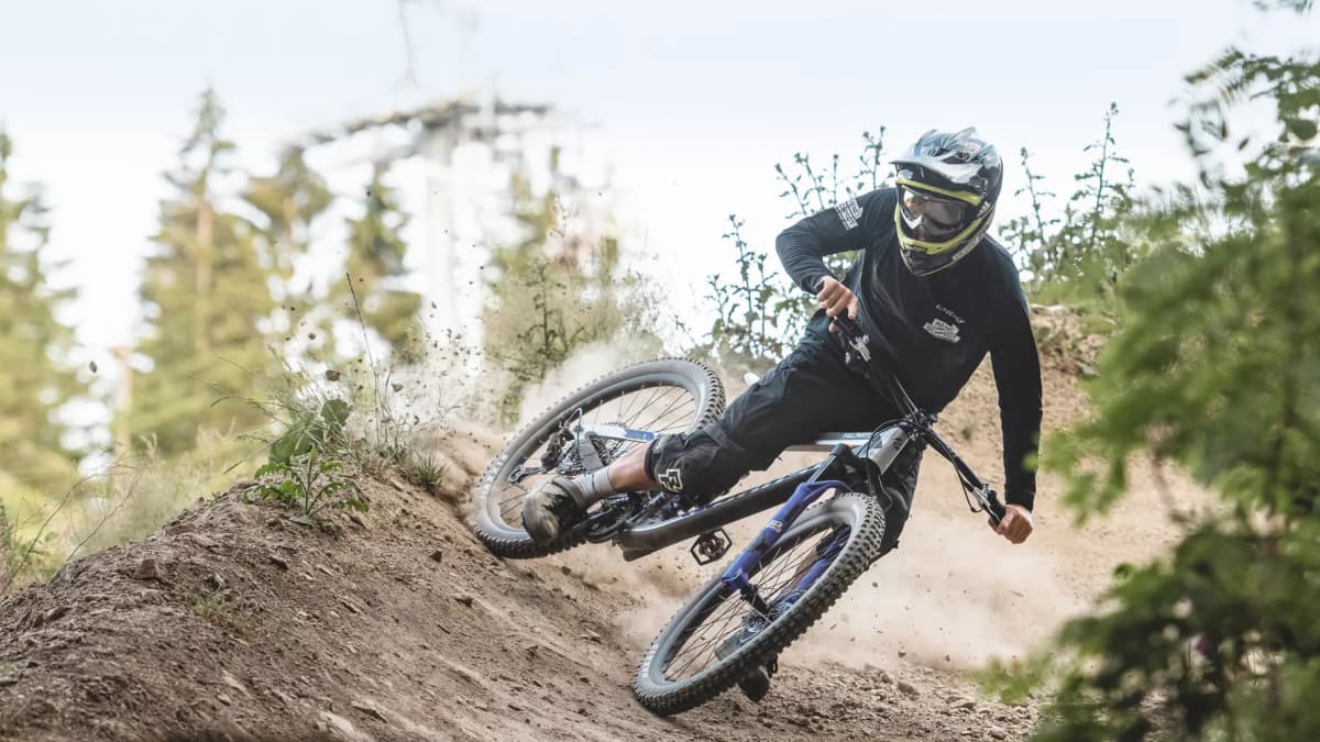 Riding technique for the bike park: perfect lines, drops and berms | BIKE