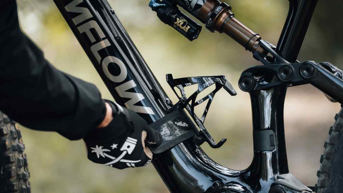 Zéfal Universal Cage Mount: Trinkflasche überall montieren | TOUR