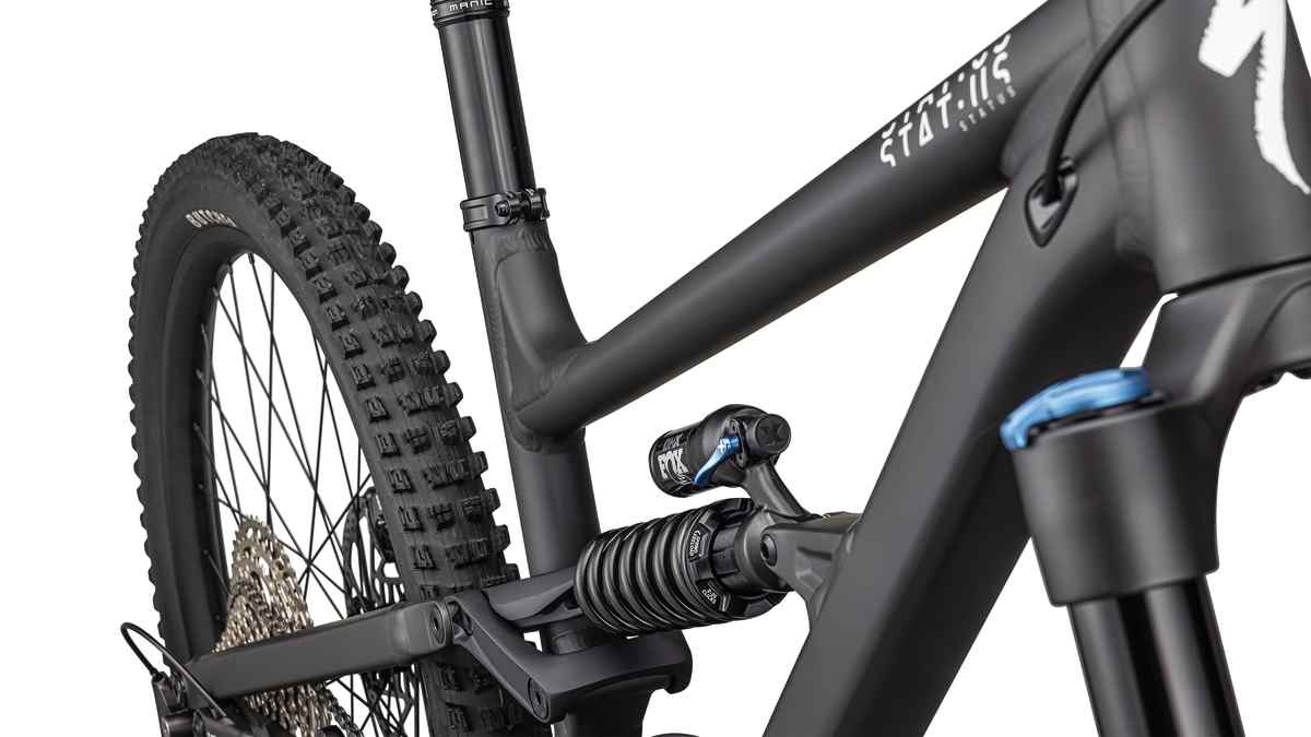Specialized Status 170 2: Downhill machine with up to 180 mm travel | BIKE