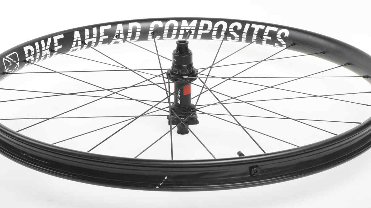 Bike Ahead Three Zero XC im Laufradtest: Carbonfelge mit ...