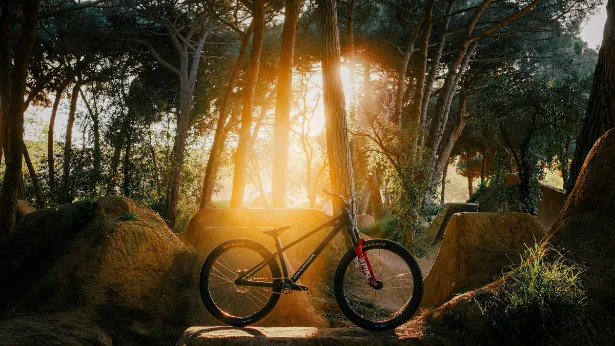 Licence to fly: Mondraker's new dirt bike is called KAOZ | BIKE