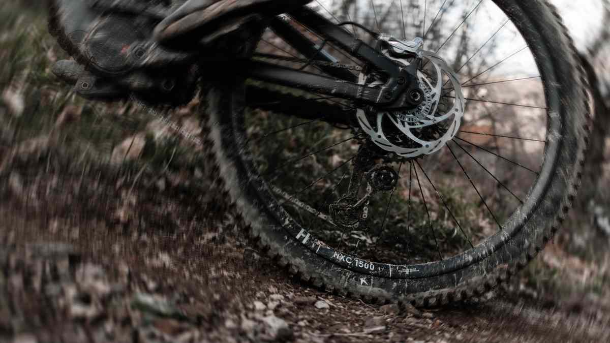 DT Swiss 1500 2027: Carbon wheels in Indestructible? | BIKE