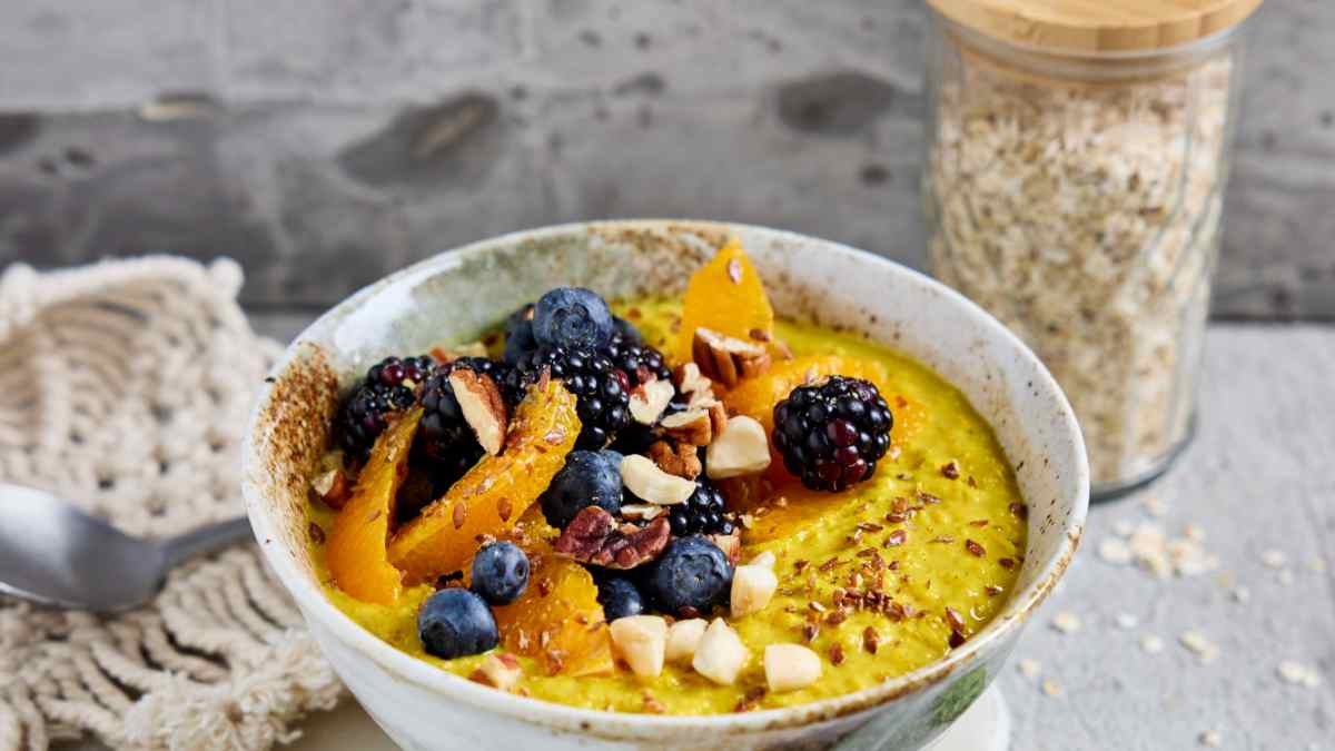 Gesund in den Tag: Ingwer-Kurkuma-Porridge zum Frühstück | BIKE