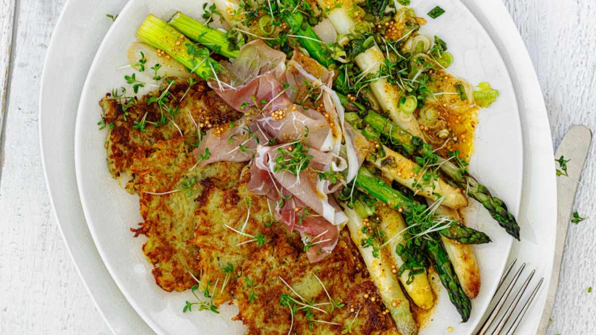 Spargel mit Kratzete, Schinken und Kräuter-Dip | BIKE