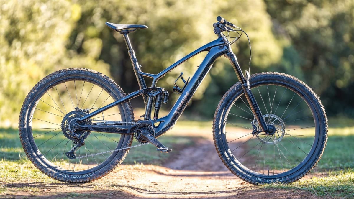 Test Light-E-MTBs: Trek Fuel EXe 9.8 XT – Testsieger bis 10000 Euro | BIKE