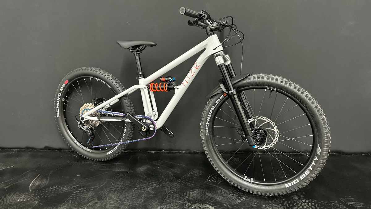 Children's MTB with 10.5 kilos: The Nize Full Suspension 24 is made in ...