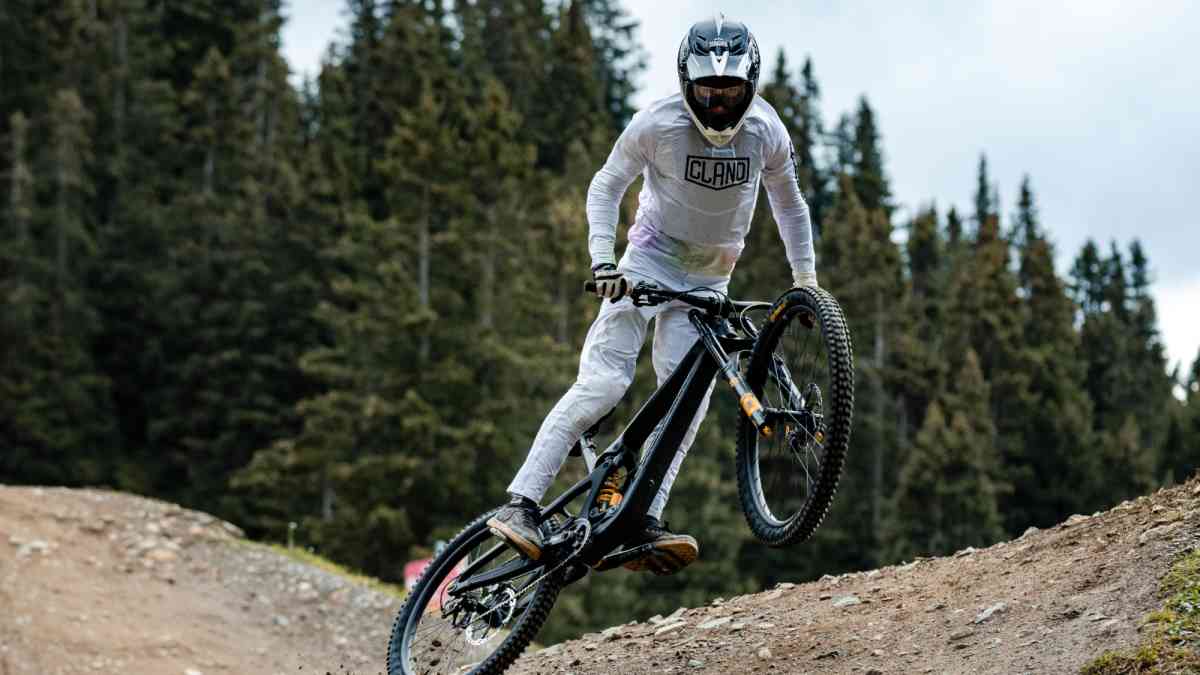 Propain Rage 3 R CF: Update of the big bike classic - all new models | BIKE