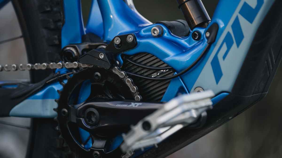 Pivot Shuttle LT 2024: Enduro test winner with new EP801 motor | BIKE