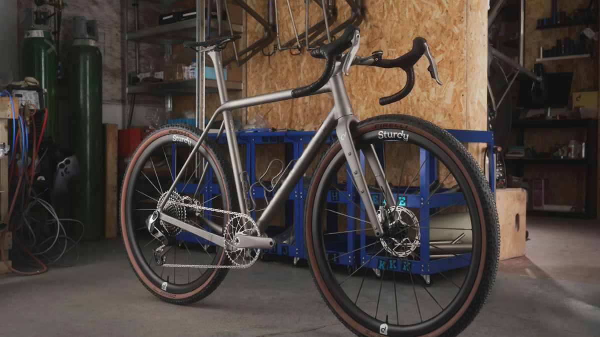 Sturdy Cilla: Titanium gravel bike for individualists | BIKE