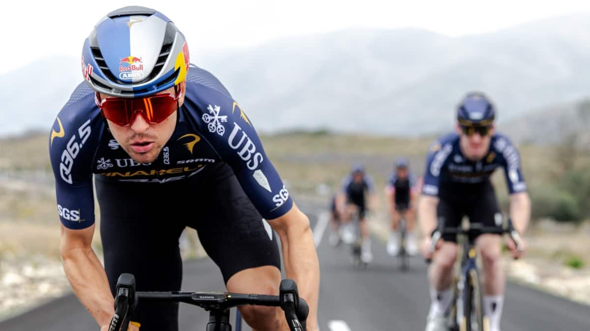 Pidcock team Q36.5 with new kit | TOUR