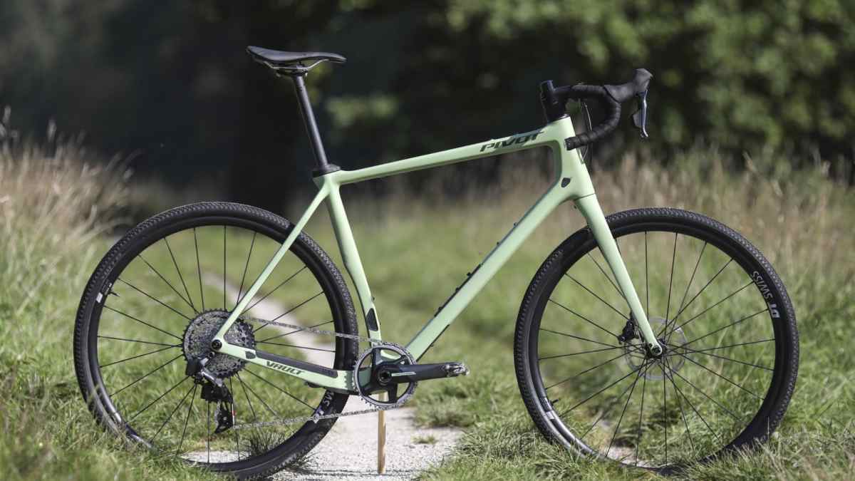 Gravelbike Pivot Vault Team Force XPLR AXS im Test | TOUR