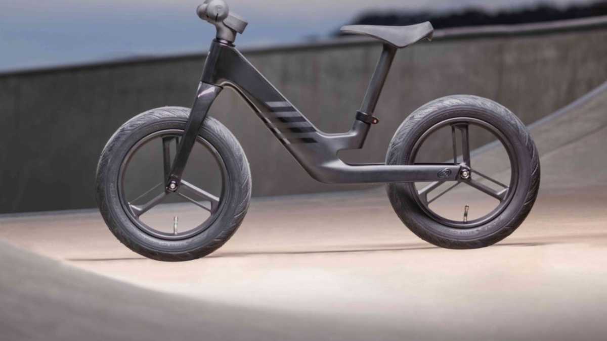 Giant PRE rCarbon: children's wheel made from recycled carbon fibre | TOUR