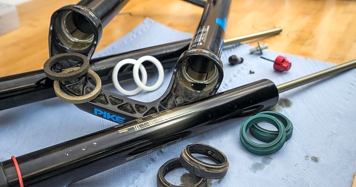 MTB-Gabel-Service: Was kann man selbst machen? | BIKE