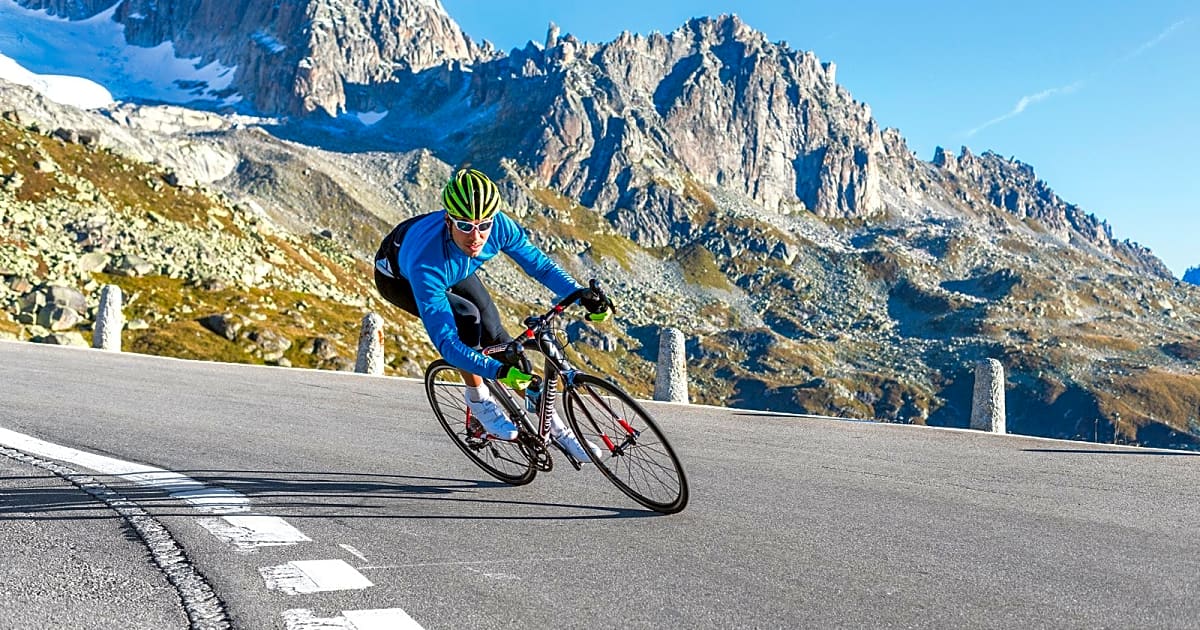 Abfahrt mit dem Rennrad: Tipps zur Technik - schnell & sicher bergab | TOUR