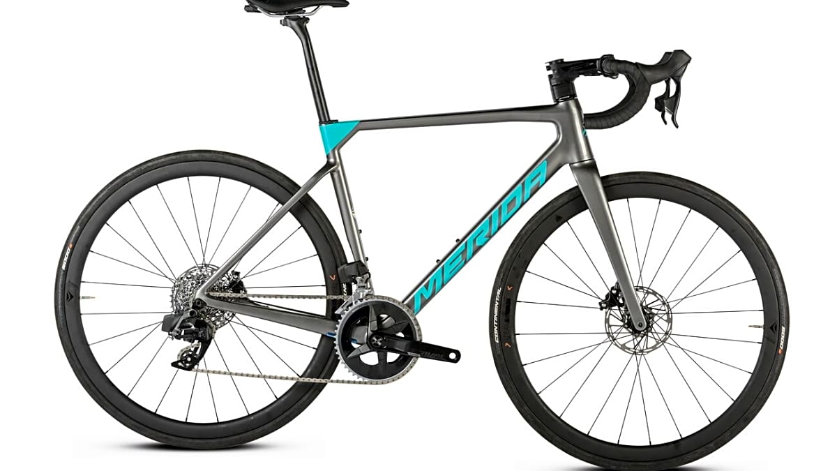 Merida Scultura 7000: Bezahlbares Wettkampf-Rennrad | TOUR