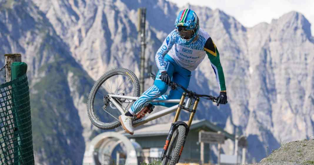 Raaw Yalla: High-End-Downhiller mit Wohlfühl-Geo im Test | BIKE