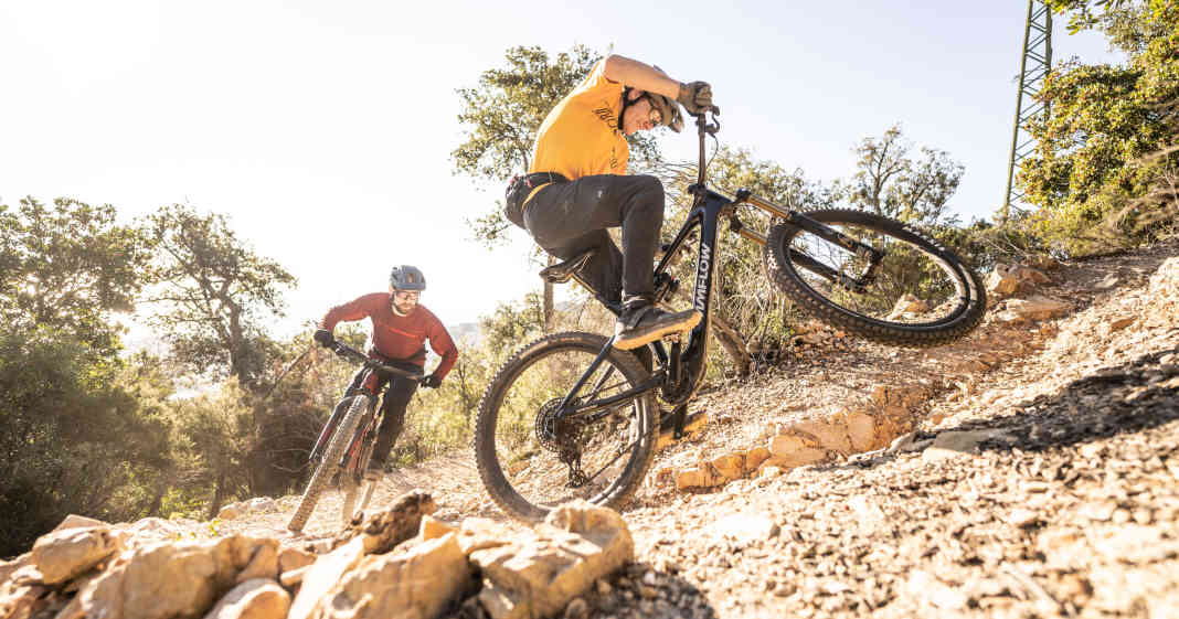Leichte E-Bikes im Test: 20 Kilo und volle E-MTB-Power | BIKE