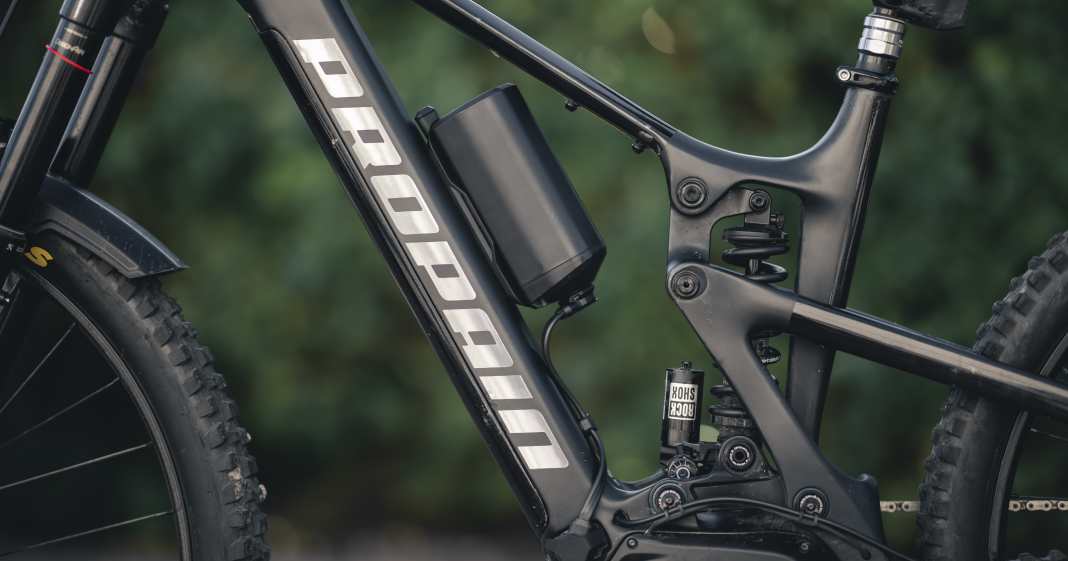 Sram Eagle Powertrain Range Extender: Mehr Reichweite dank Zusatz-Akku ...