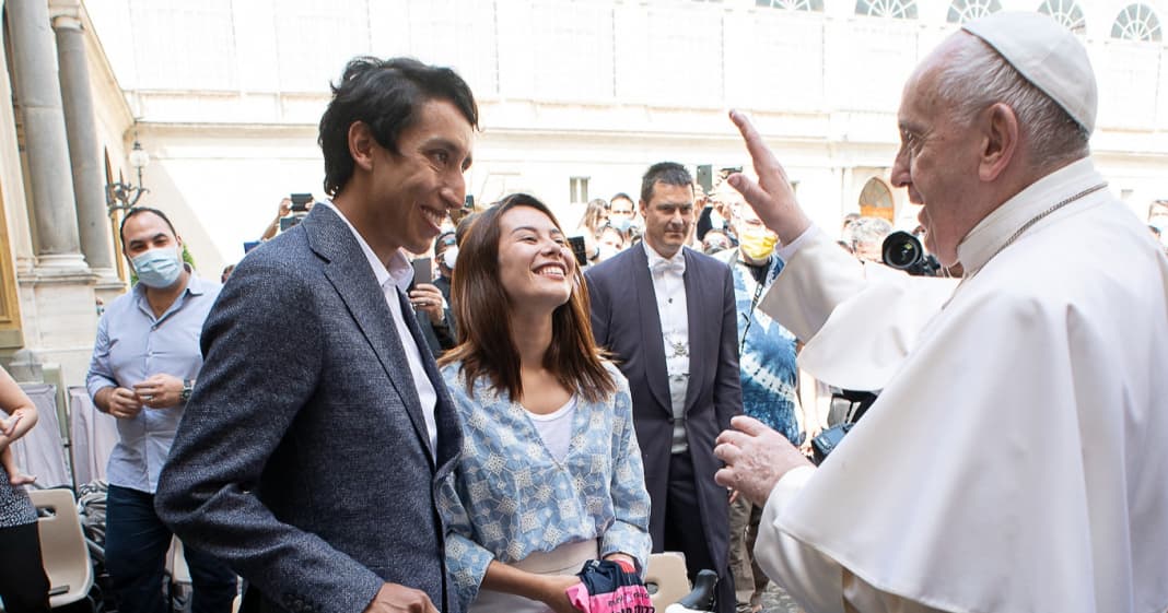 Papst-Rennrad wird versteigert: Pinarello von Franziskus unter dem ...