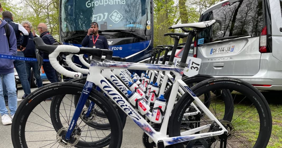 Paris-Roubaix 2024: TOUR hinter den Kulissen - Highlights im Blog | TOUR