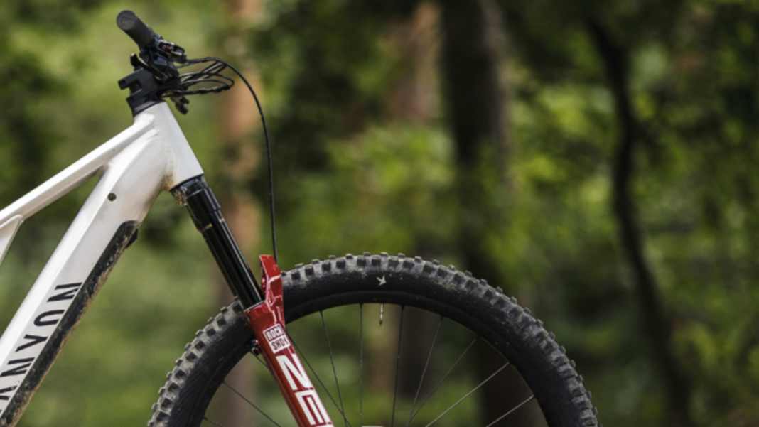 Canyon Neuron:On: Special CLLCTV-Version des Touren E-Bike mit 160 mm ...