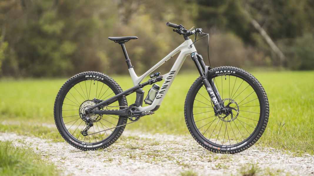 Canyon Spectral CF7 im Test: Mehr All Mountain Bike für weniger Geld | BIKE