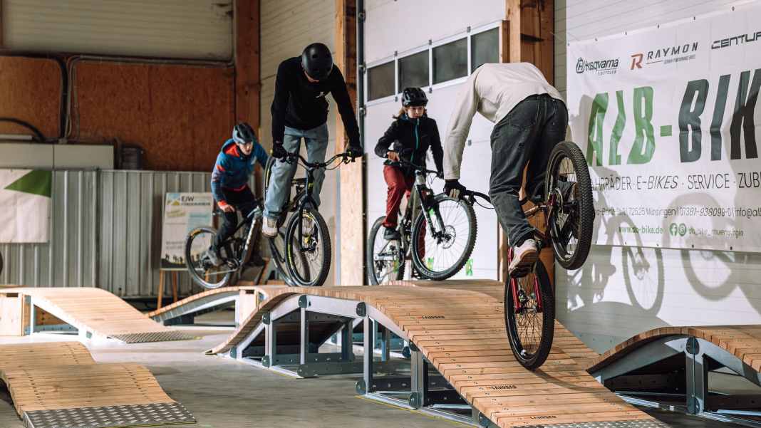 Erfahrbar Bike Place: Pop-Up Indoor Bike Park in Deutschland | BIKE
