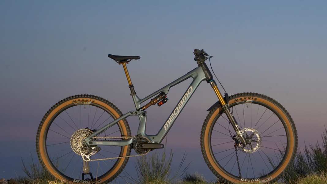 Megamo Reason: Neues E-MTB mit DJI-Avinox-Motor | BIKE