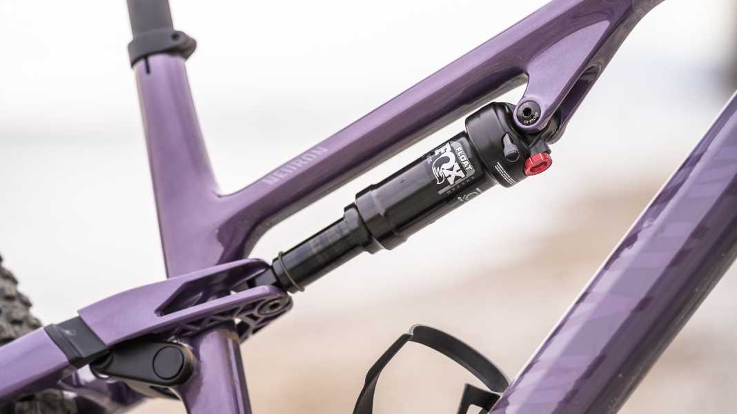 Doppelsieg: Das Canyon Neuron CF 7 triumphiert im Vierer-Vergleich! | BIKE