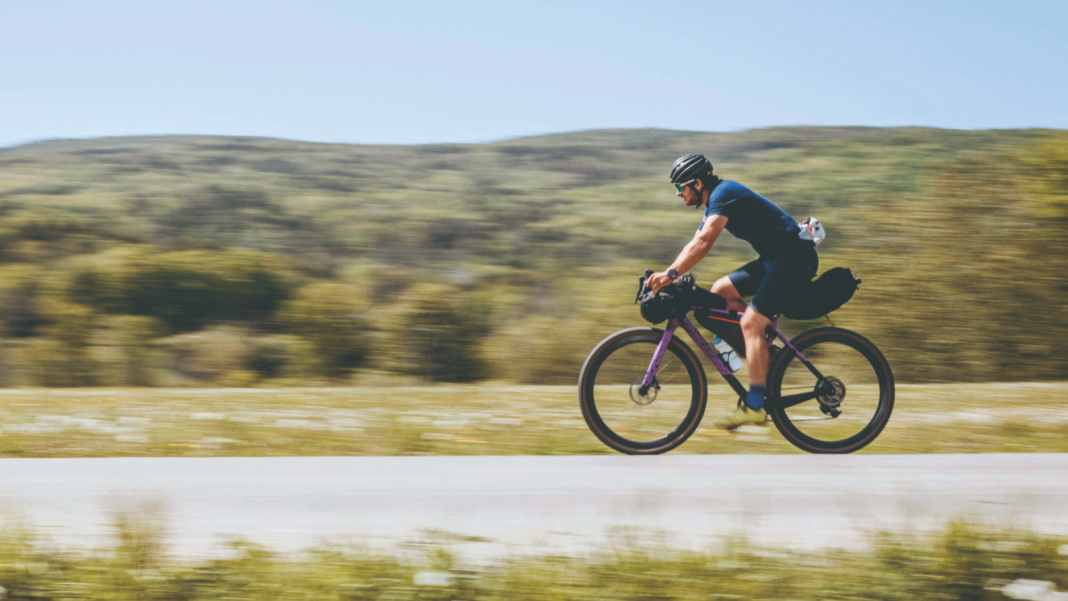 8 Bikepacking-Taschen-Sets im großen Test | TOUR